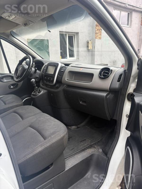 Renault Trafic 2015 in Riga on AUTOMOTO.COM.LV White Renault Trafic 2015 in Riga, with an engine capacity of 1.60 L and mileage of 340 thousand km for 8700 €, photo 7 on AUTOMOTO.COM.LV