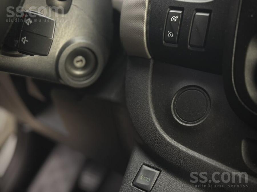 Balts Renault Trafic 2015 Rīga, ar dzinēja tilpumu 1.60 L un nobraukumu 248 tūkst. km par 8000 €, foto 15 vietnē AUTOMOTO.COM.LV