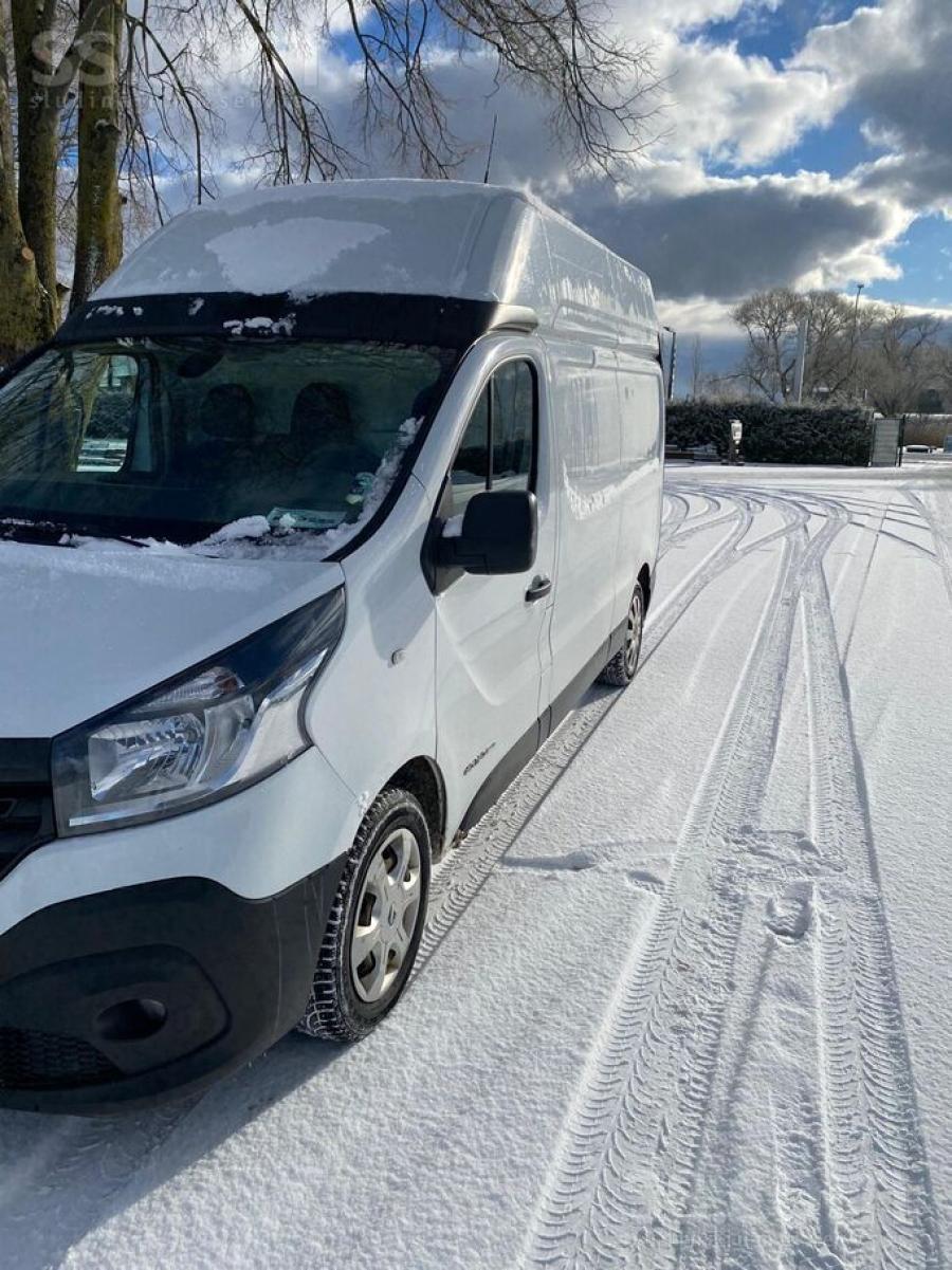 White Renault Trafic 2016 in Liepaja, with an engine capacity of 2.00 L and mileage of 201 thousand km for 7877 €, photo 3 on AUTOMOTO.COM.LV