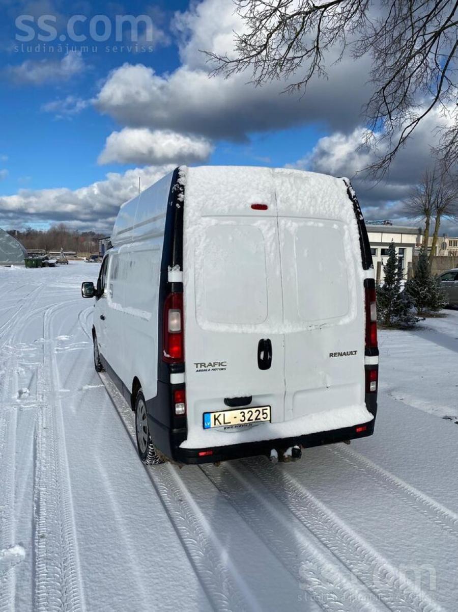 White Renault Trafic 2016 in Liepaja, with an engine capacity of 2.00 L and mileage of 201 thousand km for 7877 €, photo 4 on AUTOMOTO.COM.LV