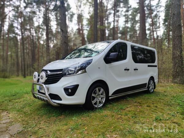 White Renault Trafic 2016 in Jurmala, with an engine capacity of 1.60 L and mileage of 242 thousand km for 13500 €, photo 1 on AUTOMOTO.COM.LV