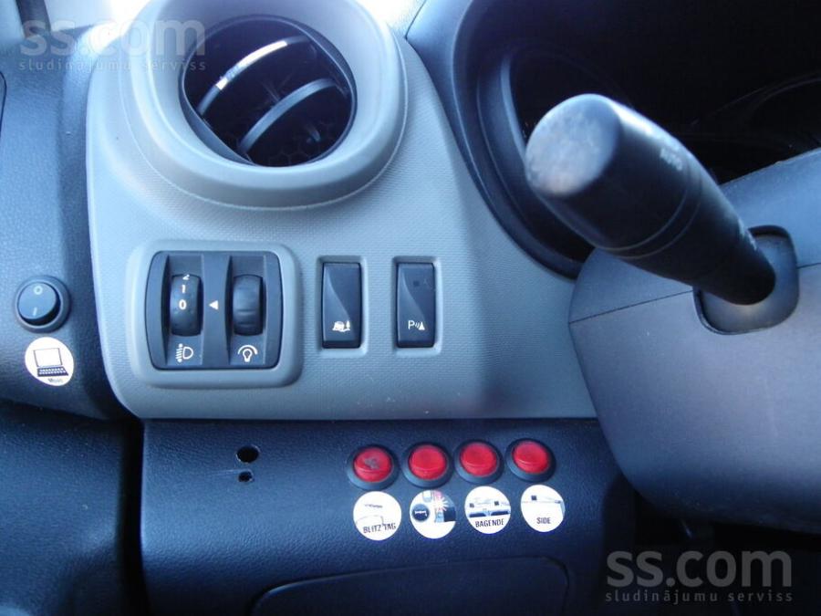 White Renault Trafic 2016 in Valka, with an engine capacity of 1.60 L and mileage of 128 thousand km for 8400 €, photo 12 on AUTOMOTO.COM.LV