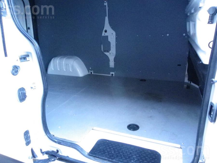 White Renault Trafic 2016 in Valka, with an engine capacity of 1.60 L and mileage of 128 thousand km for 8400 €, photo 17 on AUTOMOTO.COM.LV
