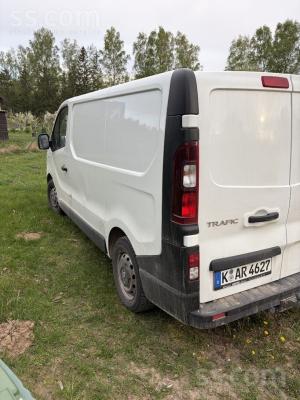 White Renault Trafic 2016 in Riga, with an engine capacity of 1.60 L and mileage of 205 thousand km for 4900 €, photo  on AUTOMOTO.COM.LV