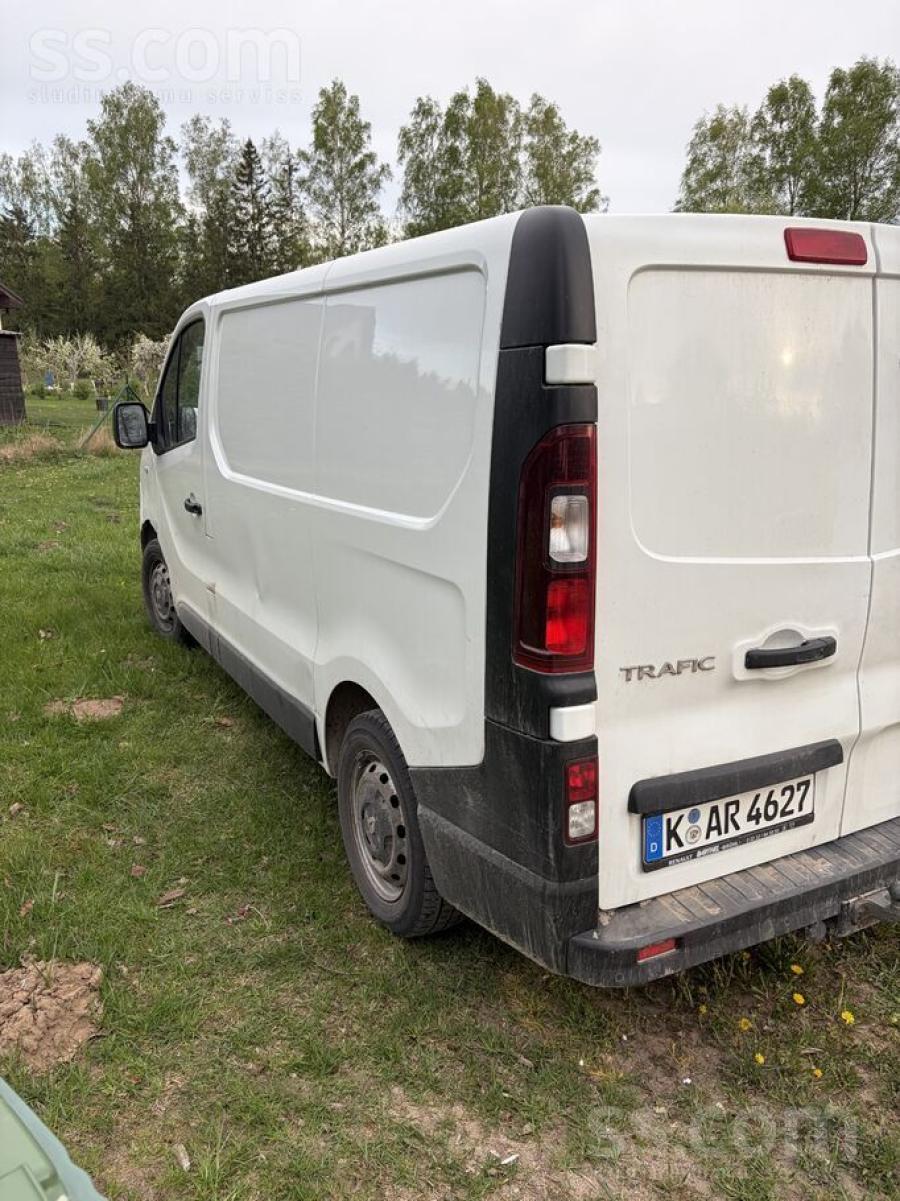 White Renault Trafic 2016 in Riga, with an engine capacity of 1.60 L and mileage of 205 thousand km for 4900 €, photo 1 on AUTOMOTO.COM.LV