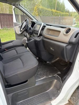 White Renault Trafic 2016 in Riga, with an engine capacity of 1.60 L and mileage of 205 thousand km for 4900 €, photo 4 on AUTOMOTO.COM.LV