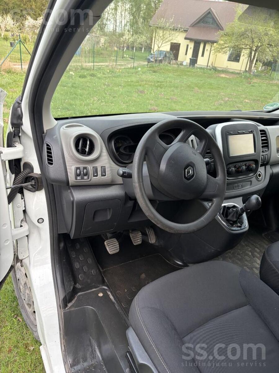 White Renault Trafic 2016 in Riga, with an engine capacity of 1.60 L and mileage of 205 thousand km for 4900 €, photo 5 on AUTOMOTO.COM.LV