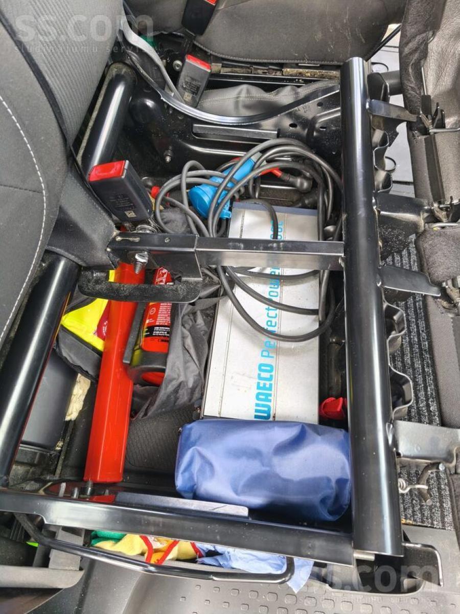 White Renault Trafic 2016 in Ventspils, with an engine capacity of 1.60 L and mileage of 173 thousand km for 15488 €, photo 13 on AUTOMOTO.COM.LV