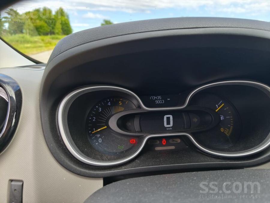 White Renault Trafic 2016 in Ventspils, with an engine capacity of 1.60 L and mileage of 173 thousand km for 15488 €, photo 14 on AUTOMOTO.COM.LV