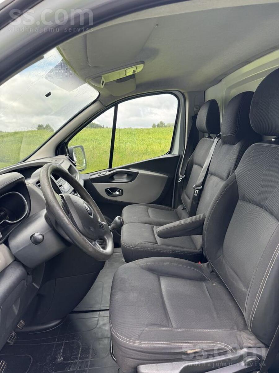 White Renault Trafic 2016 in Kuldiga, with an engine capacity of 1.60 L and mileage of 379 thousand km for 6800 €, photo 8 on AUTOMOTO.COM.LV