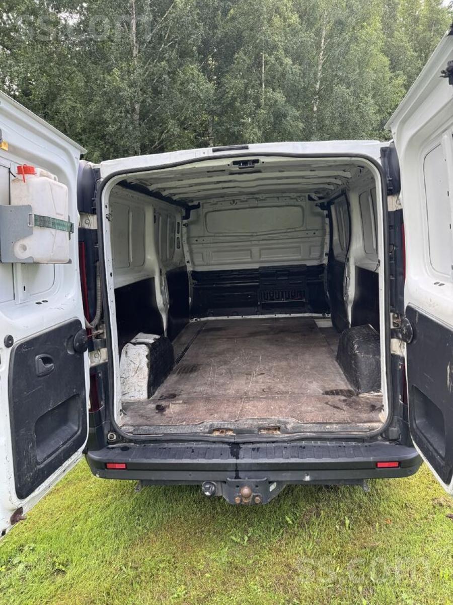 White Renault Trafic 2016 in Kuldiga, with an engine capacity of 1.60 L and mileage of 379 thousand km for 6800 €, photo 11 on AUTOMOTO.COM.LV