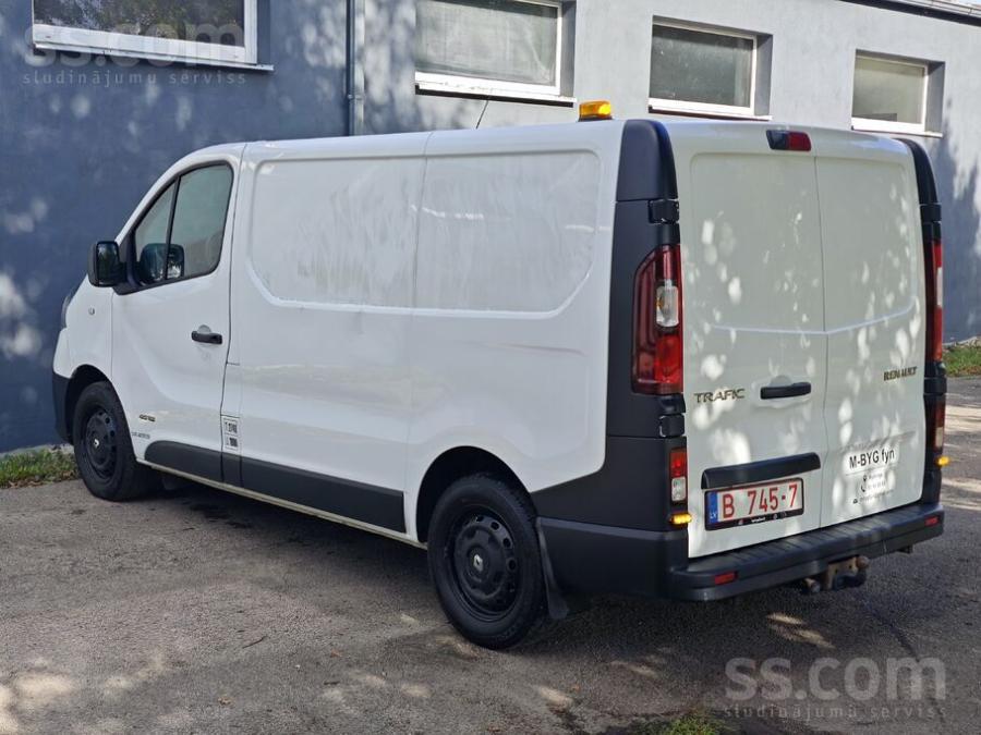 White Renault Trafic 2016 in Ogre, with an engine capacity of 1.60 L and mileage of 171 thousand km for 7490 €, photo 7 on AUTOMOTO.COM.LV