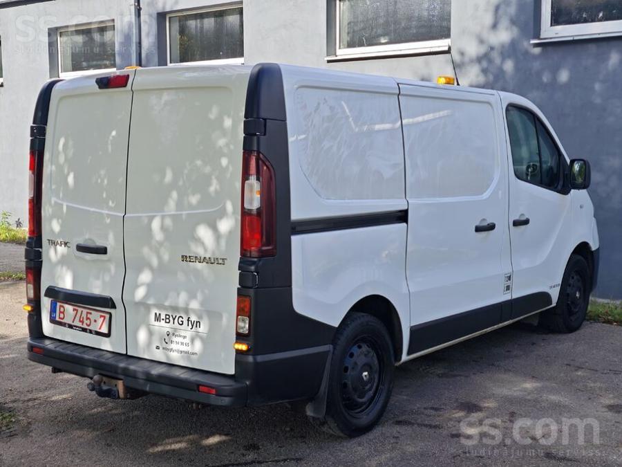 White Renault Trafic 2016 in Ogre, with an engine capacity of 1.60 L and mileage of 171 thousand km for 7490 €, photo 8 on AUTOMOTO.COM.LV