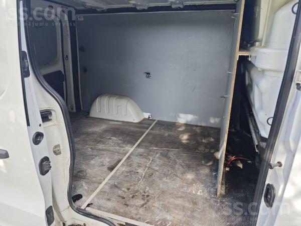 White Renault Trafic 2016 in Ogre, with an engine capacity of 1.60 L and mileage of 171 thousand km for 7490 €, photo 9 on AUTOMOTO.COM.LV