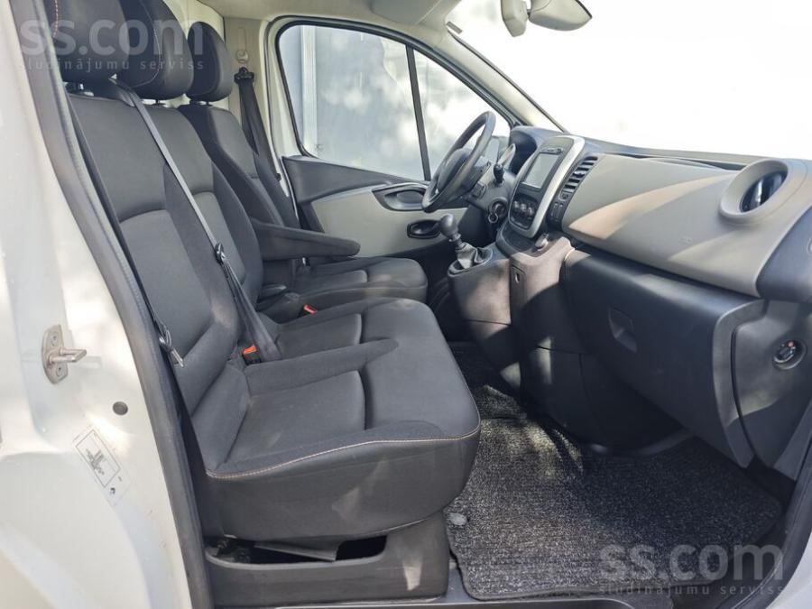 White Renault Trafic 2016 in Ogre, with an engine capacity of 1.60 L and mileage of 171 thousand km for 7490 €, photo 12 on AUTOMOTO.COM.LV