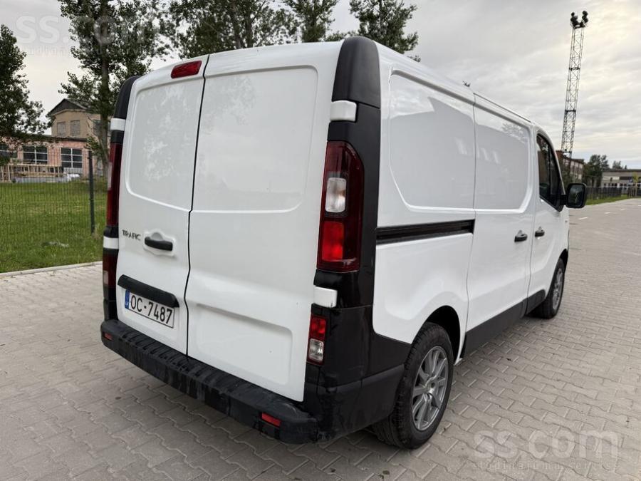 White Renault Trafic 2017 in Jelgava, with an engine capacity of 1.60 L and mileage of 0 thousand km for 8000 €, photo 5 on AUTOMOTO.COM.LV