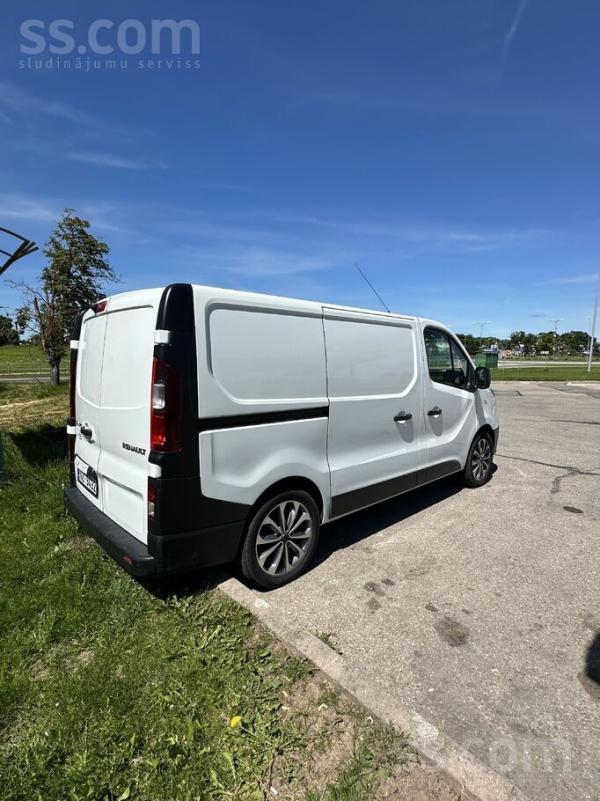 White Renault Trafic 2017 in Dobele, with an engine capacity of 1.60 L and mileage of 187 thousand km for 10500 €, photo 5 on AUTOMOTO.COM.LV