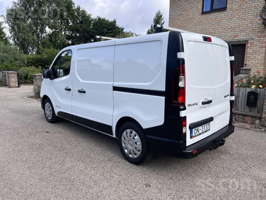 White Renault Trafic 2017 in Talsi, with an engine capacity of 1.60 L and mileage of 203 thousand km for 8900 €, photo 6 on AUTOMOTO.COM.LV