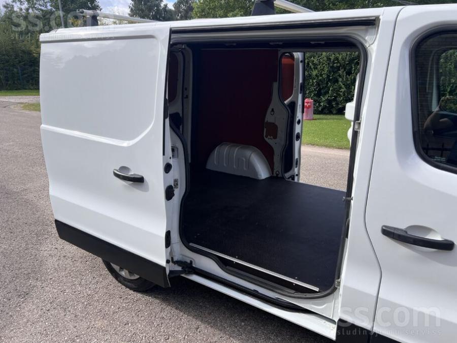 White Renault Trafic 2017 in Talsi, with an engine capacity of 1.60 L and mileage of 203 thousand km for 8900 €, photo 13 on AUTOMOTO.COM.LV