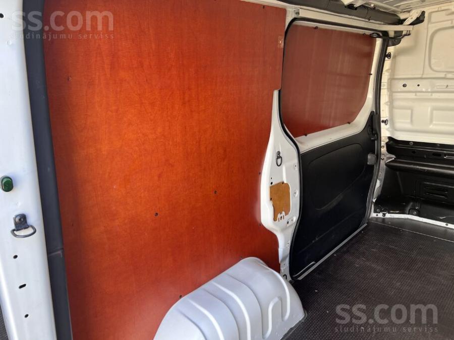 White Renault Trafic 2017 in Talsi, with an engine capacity of 1.60 L and mileage of 203 thousand km for 8900 €, photo 16 on AUTOMOTO.COM.LV