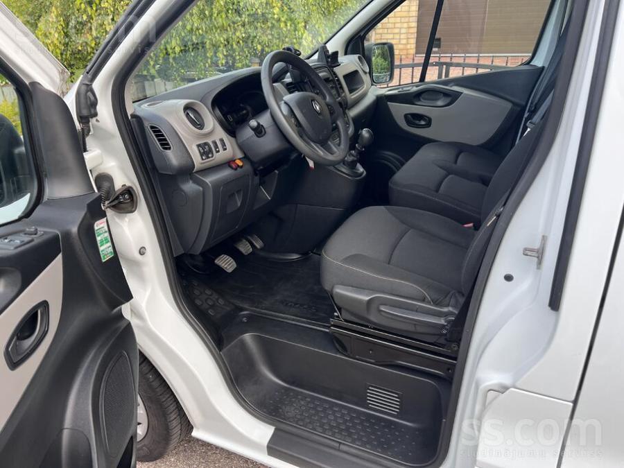 White Renault Trafic 2017 in Talsi, with an engine capacity of 1.60 L and mileage of 203 thousand km for 8900 €, photo 26 on AUTOMOTO.COM.LV