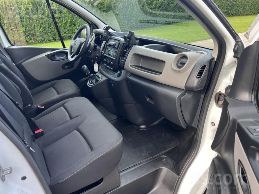 White Renault Trafic 2017 in Talsi, with an engine capacity of 1.60 L and mileage of 203 thousand km for 8900 €, photo 28 on AUTOMOTO.COM.LV