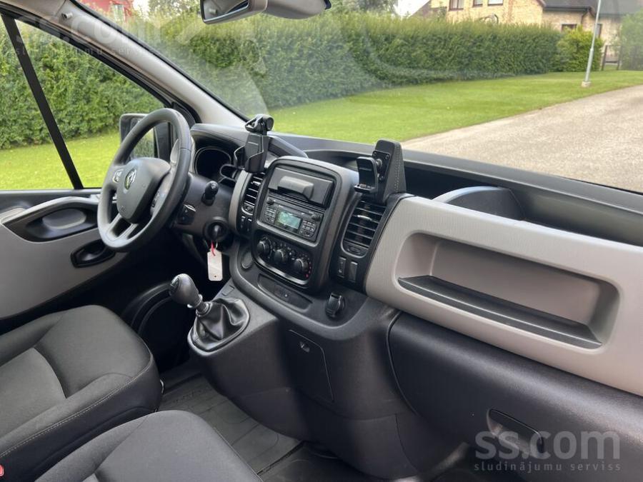 White Renault Trafic 2017 in Talsi, with an engine capacity of 1.60 L and mileage of 203 thousand km for 8900 €, photo 29 on AUTOMOTO.COM.LV