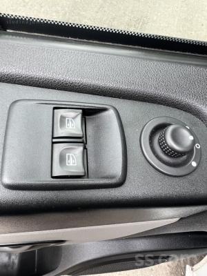 White Renault Trafic 2018 in Riga, with an engine capacity of 1.60 L and mileage of 178 thousand km for 9250 €, photo 8 on AUTOMOTO.COM.LV