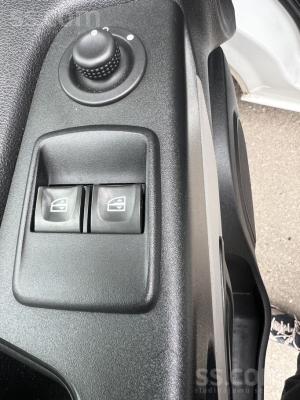White Renault Trafic 2018 in Riga, with an engine capacity of 1.60 L and mileage of 178 thousand km for 9250 €, photo 10 on AUTOMOTO.COM.LV