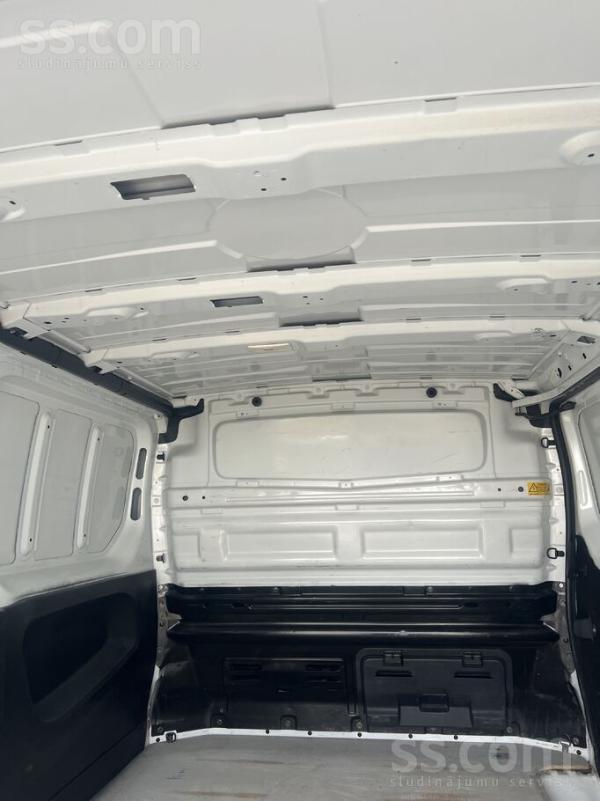 White Renault Trafic 2018 in Riga, with an engine capacity of 1.60 L and mileage of 178 thousand km for 9250 €, photo 10 on AUTOMOTO.COM.LV