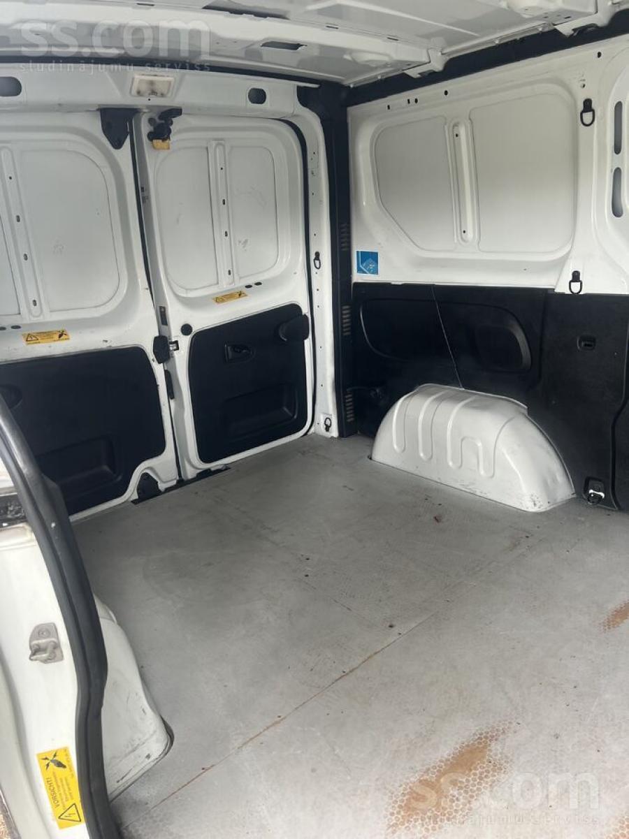 White Renault Trafic 2018 in Riga, with an engine capacity of 1.60 L and mileage of 178 thousand km for 9250 €, photo 13 on AUTOMOTO.COM.LV