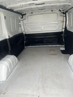 White Renault Trafic 2018 in Riga, with an engine capacity of 1.60 L and mileage of 178 thousand km for 9250 €, photo 14 on AUTOMOTO.COM.LV
