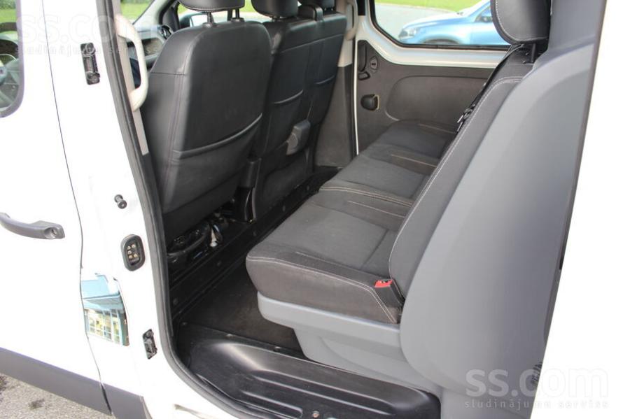 White Renault Trafic 2018 in Riga, with an engine capacity of 1.60 L and mileage of 98 thousand km for 14300 €, photo 3 on AUTOMOTO.COM.LV