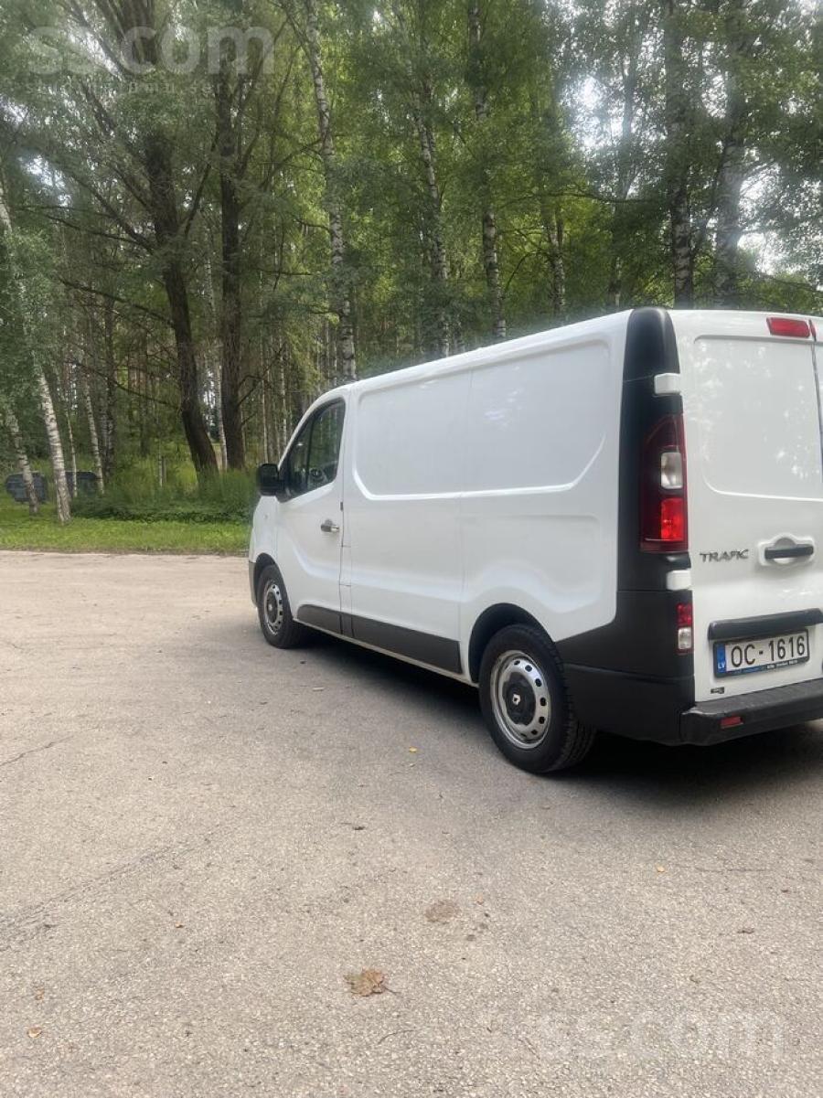 White Renault Trafic 2018 in Riga, with an engine capacity of 1.60 L and mileage of 178 thousand km for 8750 €, photo 6 on AUTOMOTO.COM.LV