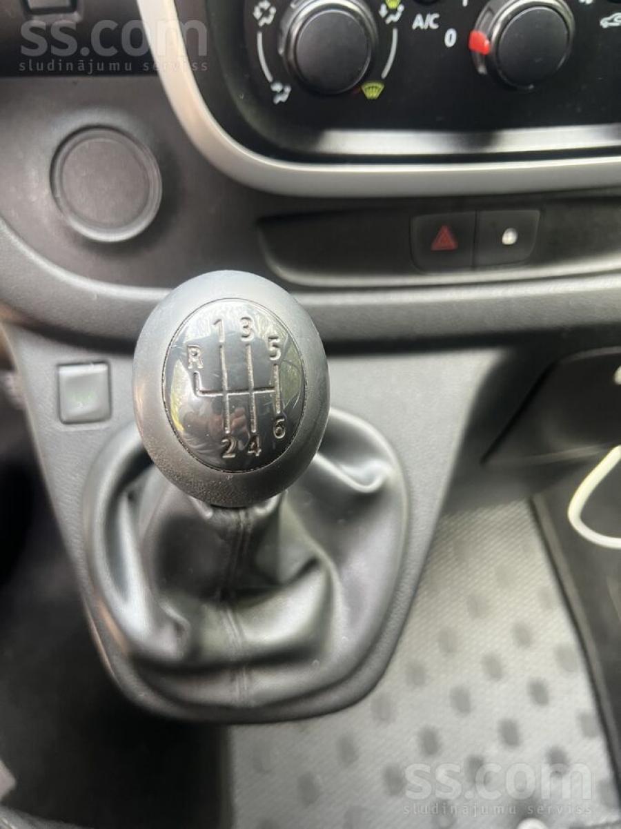 White Renault Trafic 2018 in Riga, with an engine capacity of 1.60 L and mileage of 178 thousand km for 8750 €, photo 9 on AUTOMOTO.COM.LV