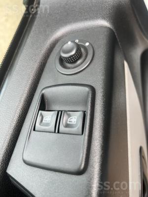 White Renault Trafic 2018 in Riga, with an engine capacity of 1.60 L and mileage of 178 thousand km for 8750 €, photo 12 on AUTOMOTO.COM.LV