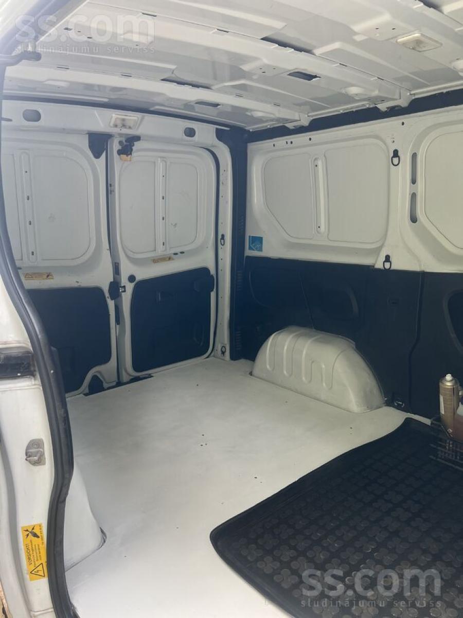 White Renault Trafic 2018 in Riga, with an engine capacity of 1.60 L and mileage of 178 thousand km for 8750 €, photo 14 on AUTOMOTO.COM.LV
