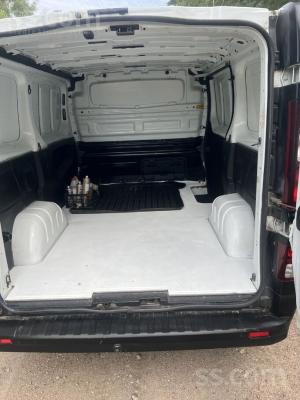 White Renault Trafic 2018 in Riga, with an engine capacity of 1.60 L and mileage of 178 thousand km for 8750 €, photo 16 on AUTOMOTO.COM.LV
