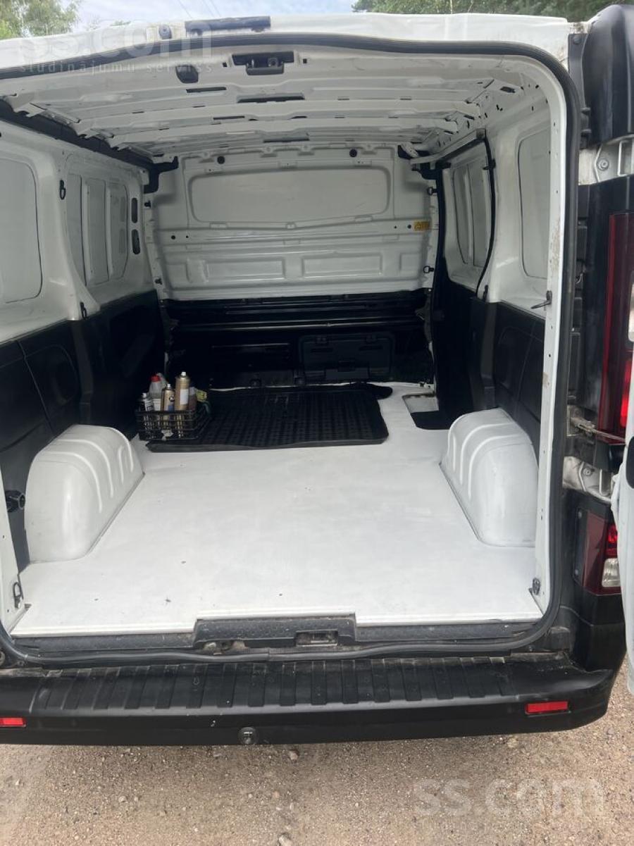 White Renault Trafic 2018 in Riga, with an engine capacity of 1.60 L and mileage of 178 thousand km for 8750 €, photo 16 on AUTOMOTO.COM.LV