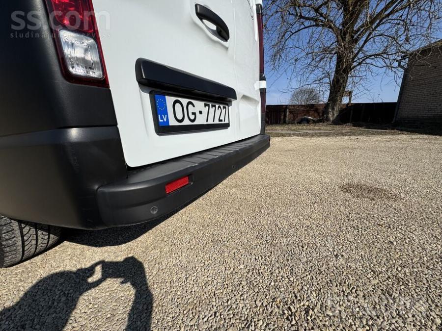 White Renault Trafic 2018 in Jekabpils, with an engine capacity of 1.60 L and mileage of 330 thousand km for 8700 €, photo 7 on AUTOMOTO.COM.LV