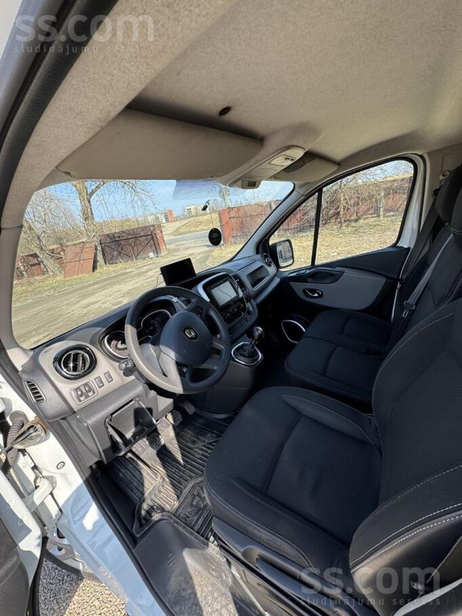 White Renault Trafic 2018 in Jekabpils, with an engine capacity of 1.60 L and mileage of 330 thousand km for 8700 €, photo 10 on AUTOMOTO.COM.LV
