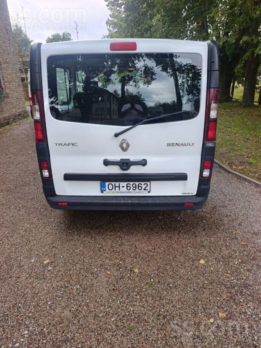 White Renault Trafic 2018 in Jelgava, with an engine capacity of 1.60 L and mileage of 377 thousand km for 15500 €, photo 5 on AUTOMOTO.COM.LV