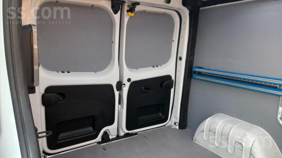 Balts Renault Trafic 2019 Rīga, ar dzinēja tilpumu 1.60 L un nobraukumu 173 tūkst. km par 8800 €, foto 29 vietnē AUTOMOTO.COM.LV