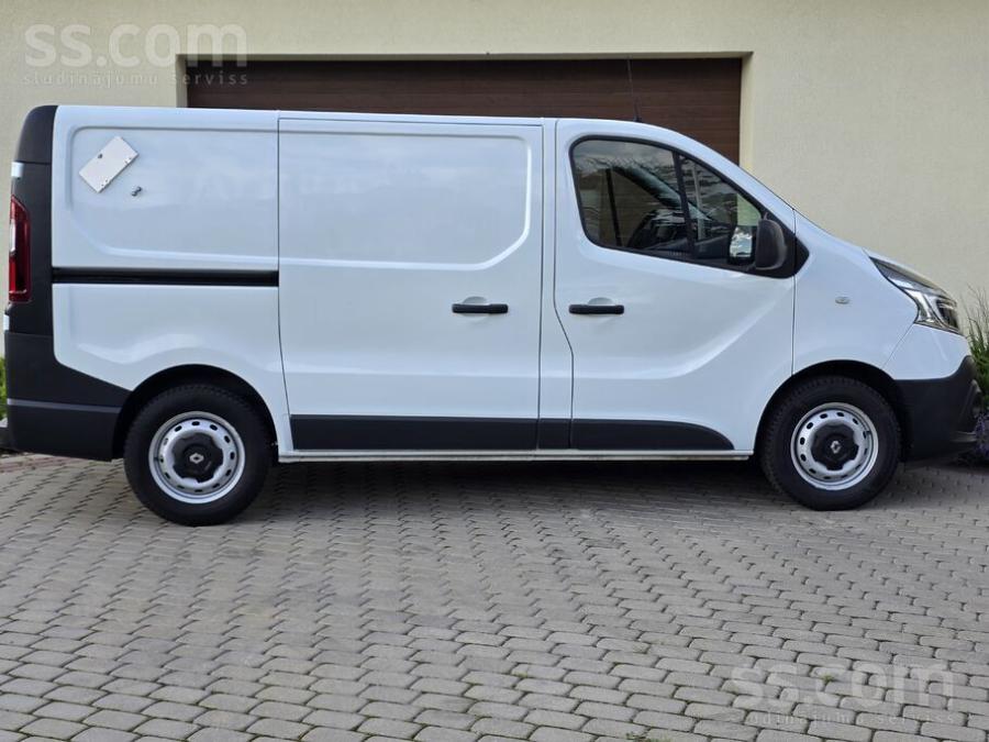 White Renault Trafic 2019 in Riga, with an engine capacity of 1.60 L and mileage of 114 thousand km for 12950 €, photo 6 on AUTOMOTO.COM.LV