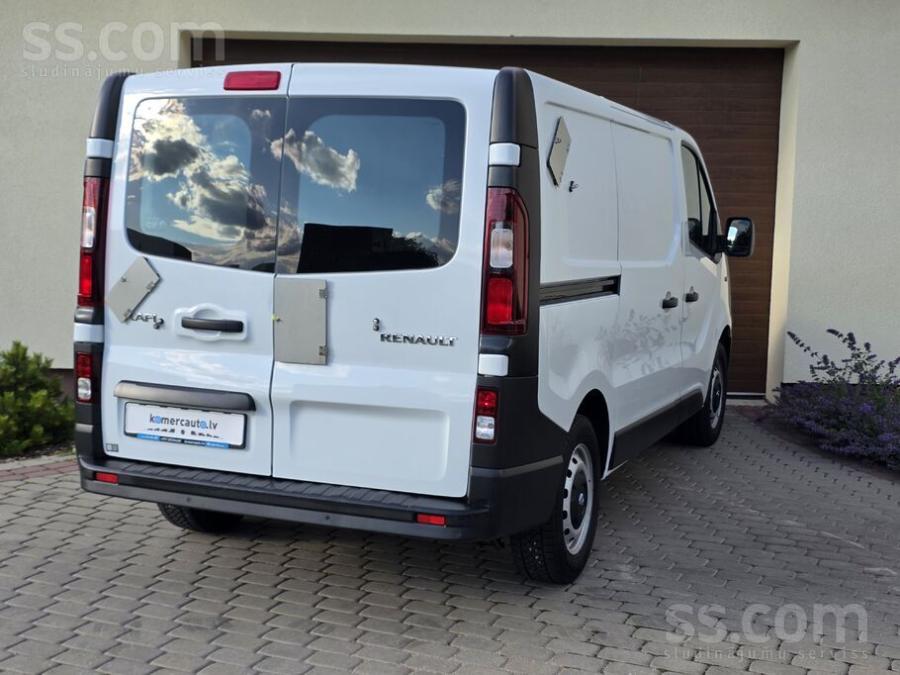 White Renault Trafic 2019 in Riga, with an engine capacity of 1.60 L and mileage of 114 thousand km for 12950 €, photo 8 on AUTOMOTO.COM.LV