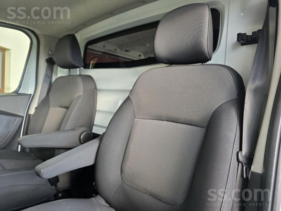 White Renault Trafic 2019 in Riga, with an engine capacity of 1.60 L and mileage of 114 thousand km for 12950 €, photo 13 on AUTOMOTO.COM.LV