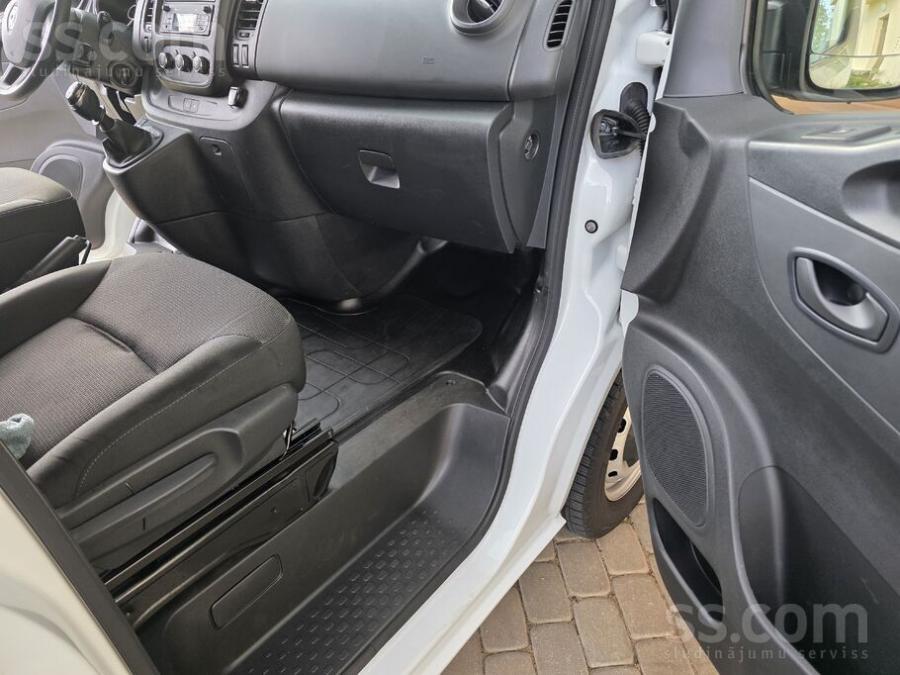 White Renault Trafic 2019 in Riga, with an engine capacity of 1.60 L and mileage of 114 thousand km for 12950 €, photo 15 on AUTOMOTO.COM.LV