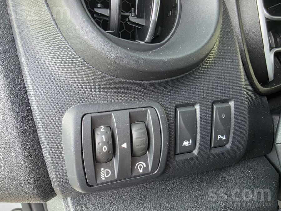 White Renault Trafic 2019 in Riga, with an engine capacity of 1.60 L and mileage of 114 thousand km for 12950 €, photo 24 on AUTOMOTO.COM.LV
