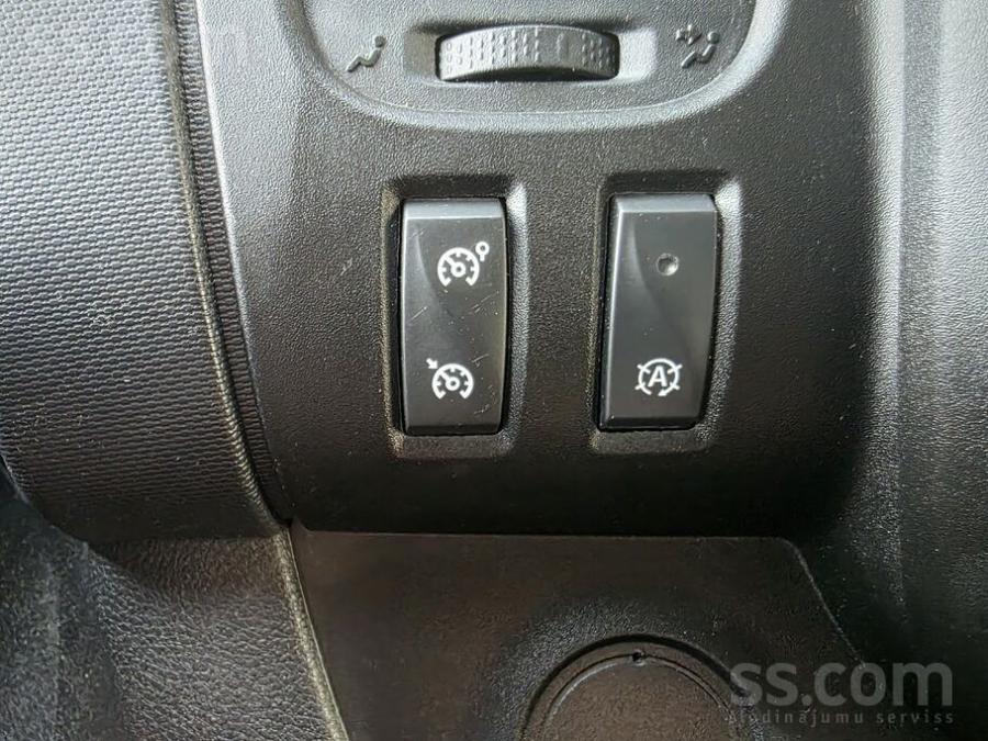 White Renault Trafic 2019 in Riga, with an engine capacity of 1.60 L and mileage of 114 thousand km for 12950 €, photo 25 on AUTOMOTO.COM.LV
