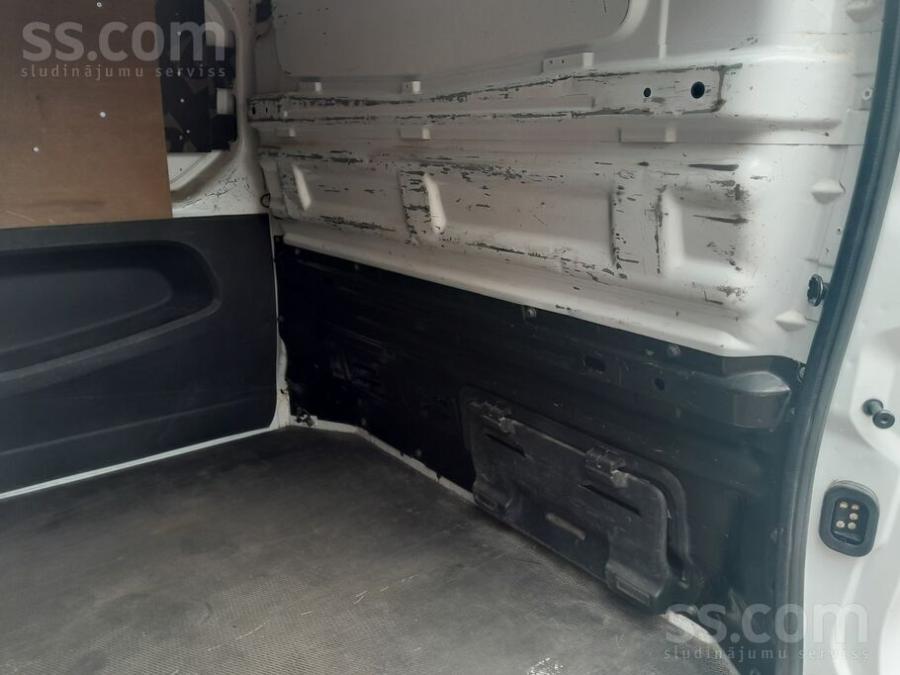 White Renault Trafic 2019 in Riga, with an engine capacity of 1.60 L and mileage of 285 thousand km for 6600 €, photo 6 on AUTOMOTO.COM.LV